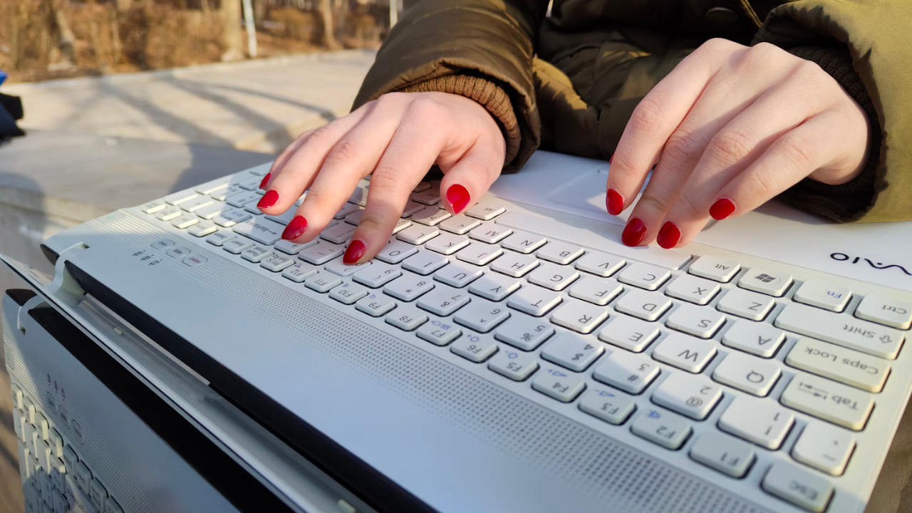 The Best FemTech & Women’s Health Communities to Join in 2025